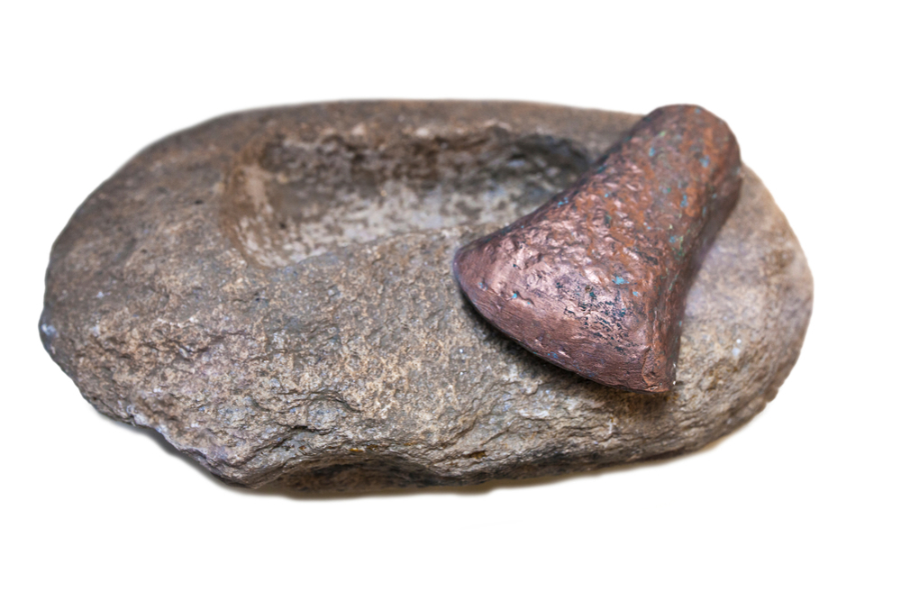 Mysterious Stonehenge Jewelry Makers Discovered in a 4,000-Year-Old Grave